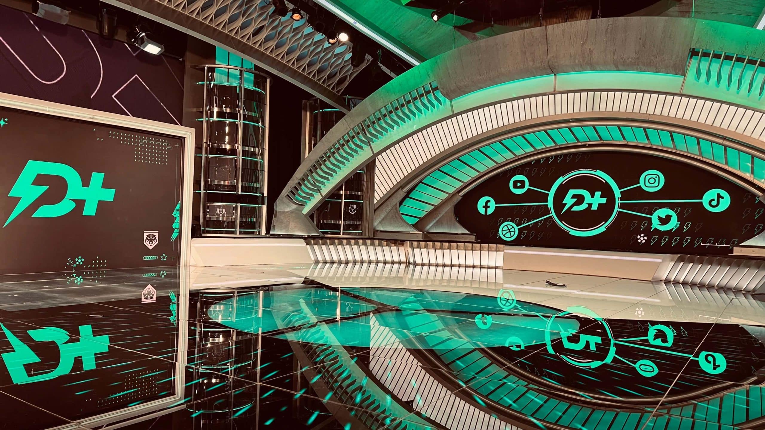 Viz Multiplay: Revolutionizing Video Wall and Screen Playout - Vizrt